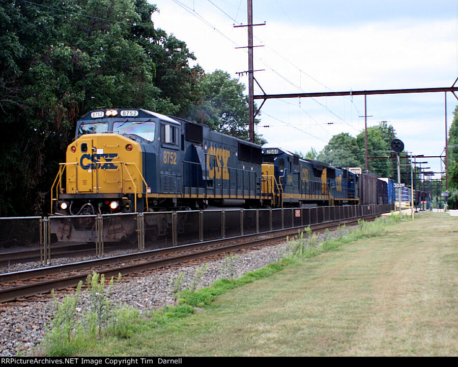 CSX 8752 on Q409